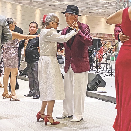 Pasos de elegancia a ritmo del danzón - Revista Top